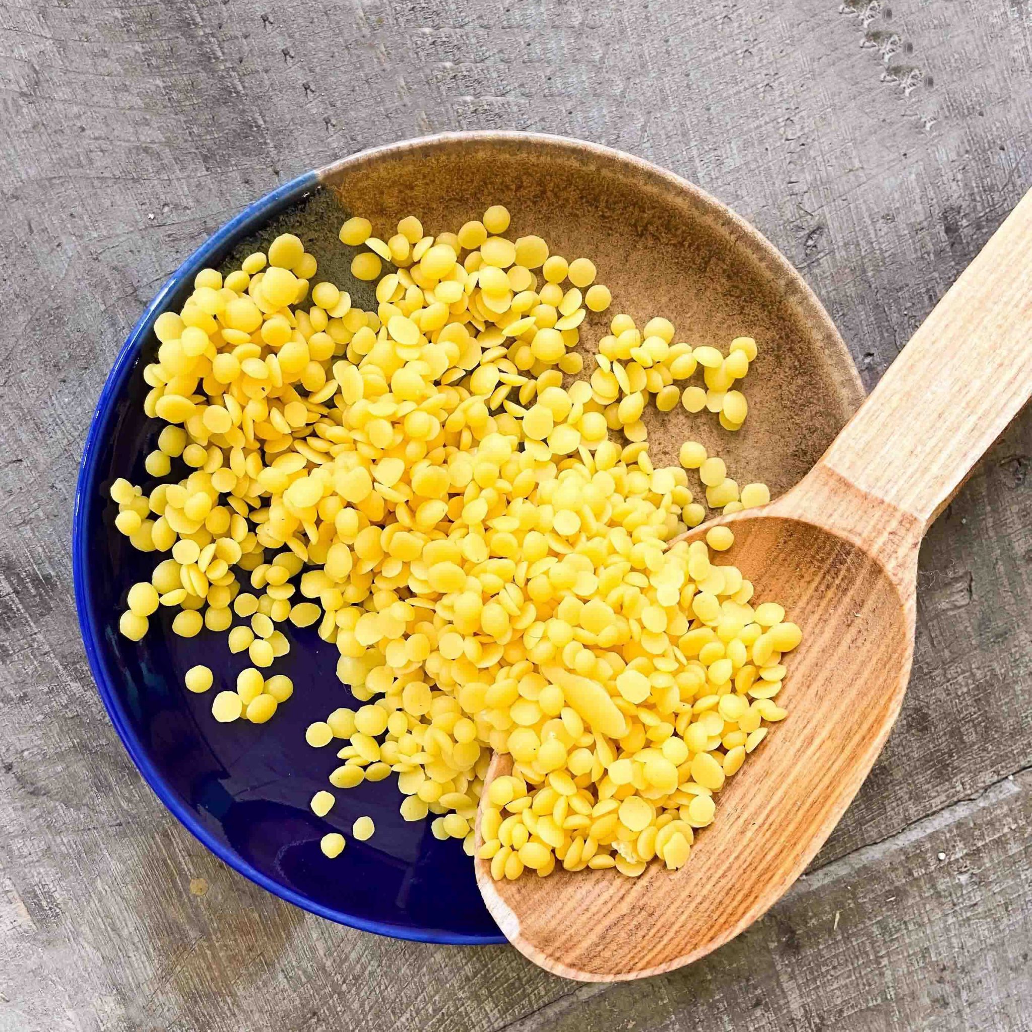 Beeswax Pastilles – Surplus17 B.V.